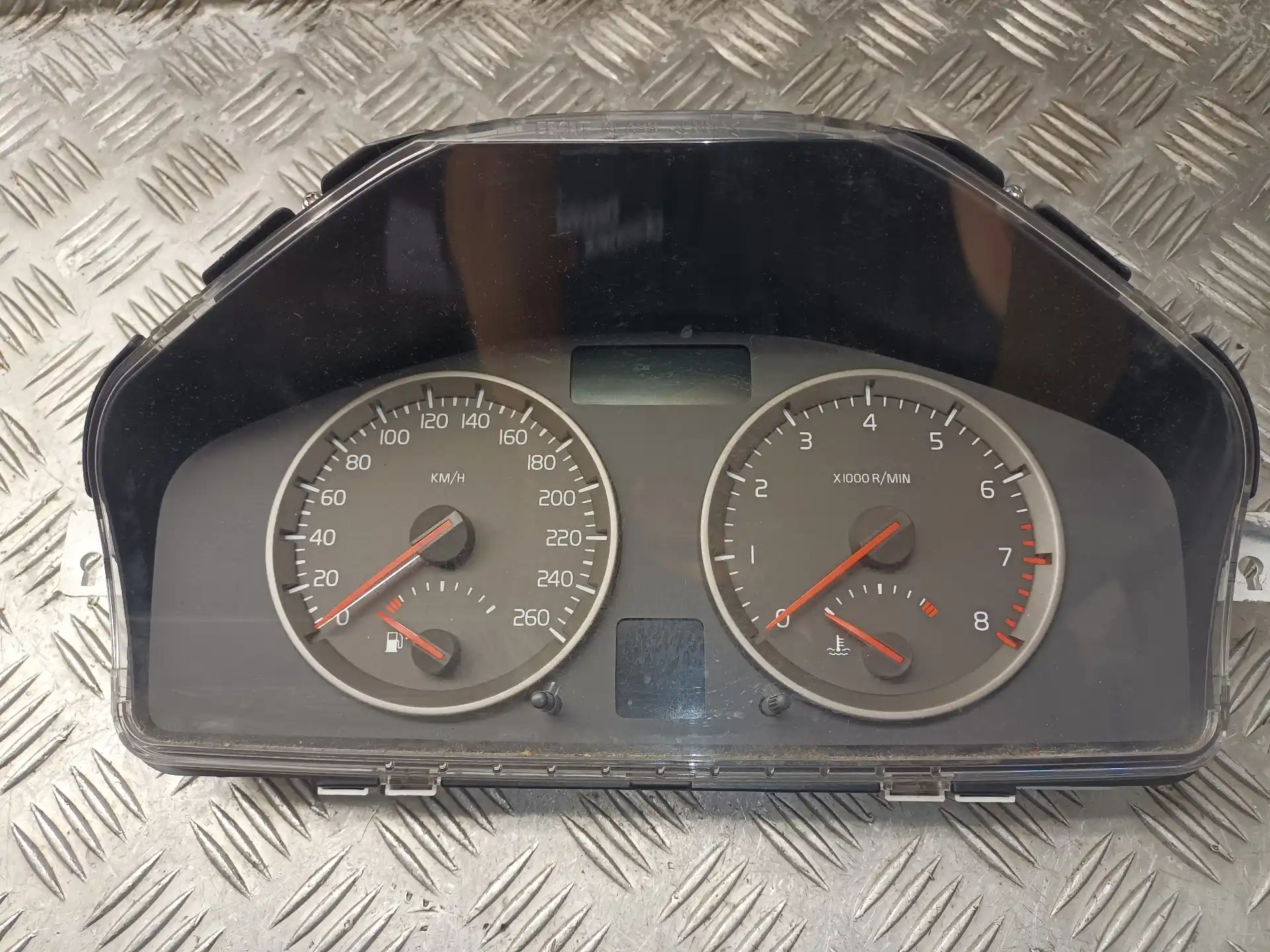Compteur de vitesse volvo v50 familiar 2.4 cat 30710071 8697035 1171170