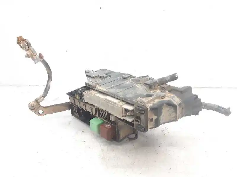 Boite a relais fusib toyota hilux 2.5 turbodiesel 9098702016 5938301