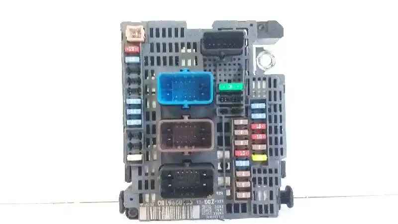 Boite a relais fusib citroen c4 picasso feel 05144579ac 9810296180 199245