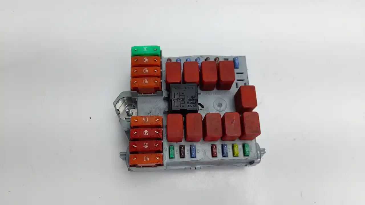 Caixa de fusíveis e adria matrix 2179 1398646080 1078560